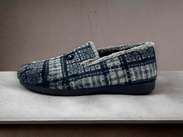 Garzón | Closed Garzón house slippers in gray and London blue plaid ...